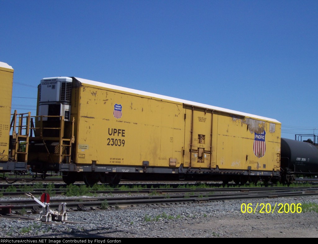 UPFE 23039 Fiberglass Body Reefer