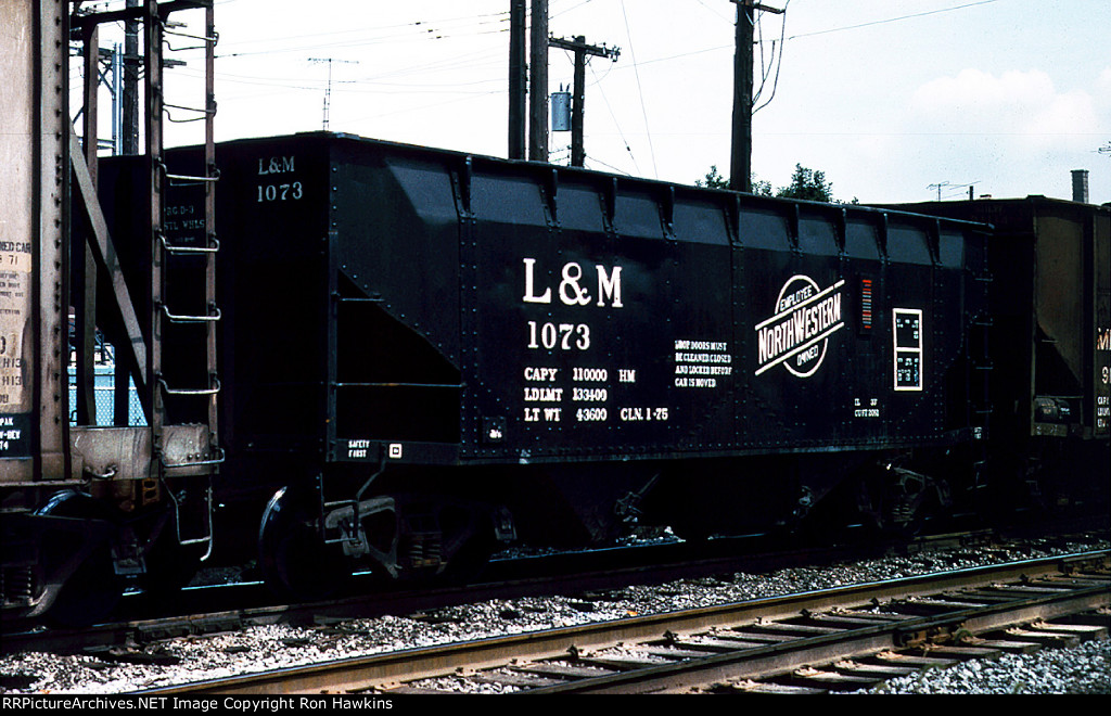 LM 1073