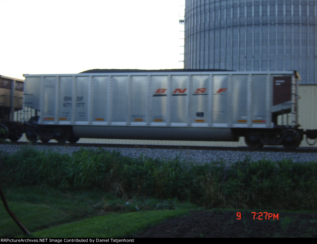 BNSF 671177 Hopper