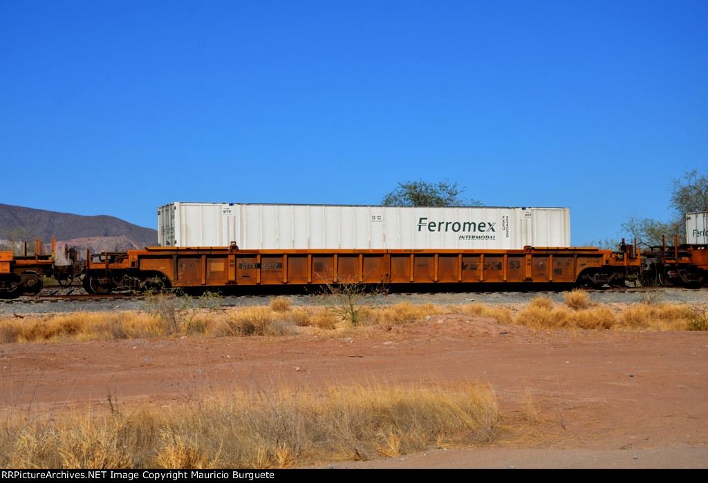 DTTX Stack car with Ferromex container