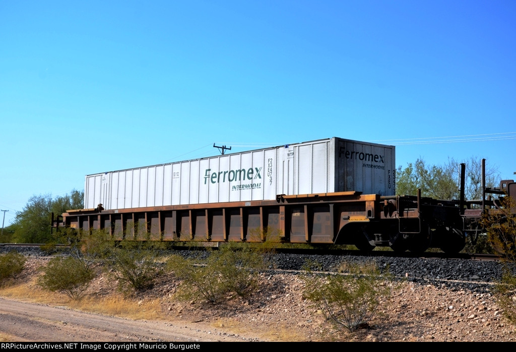 DTTX Stack car with Ferromex container