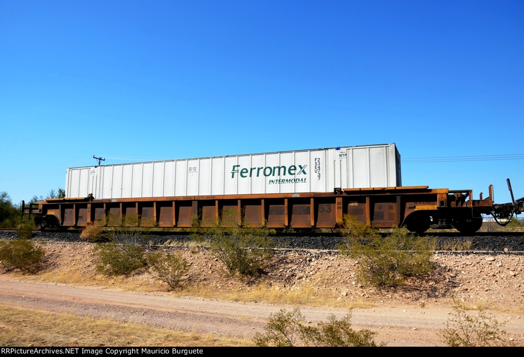 DTTX Stack car with Ferromex container