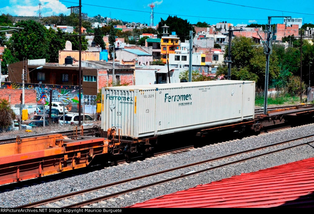 TTAX Spine Car "B" unit with Ferromex container