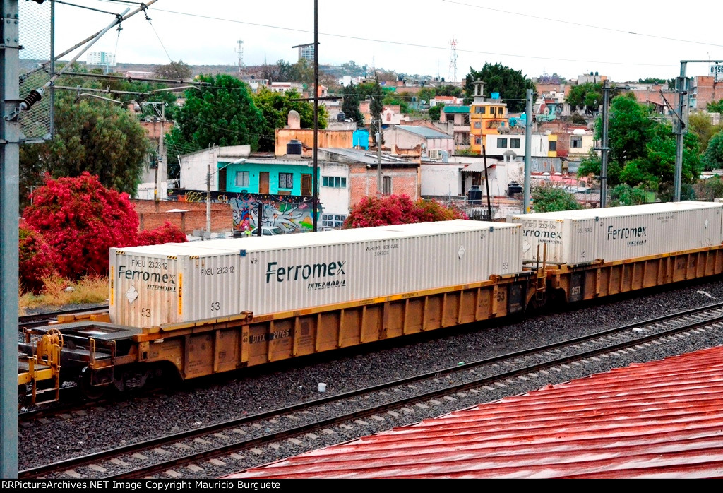 DTTX Double Stack Car "A" unit with Ferromex Container