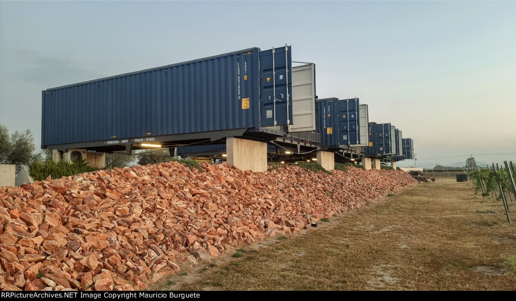 FCBU Containers modified as a Restaurant - Norte B