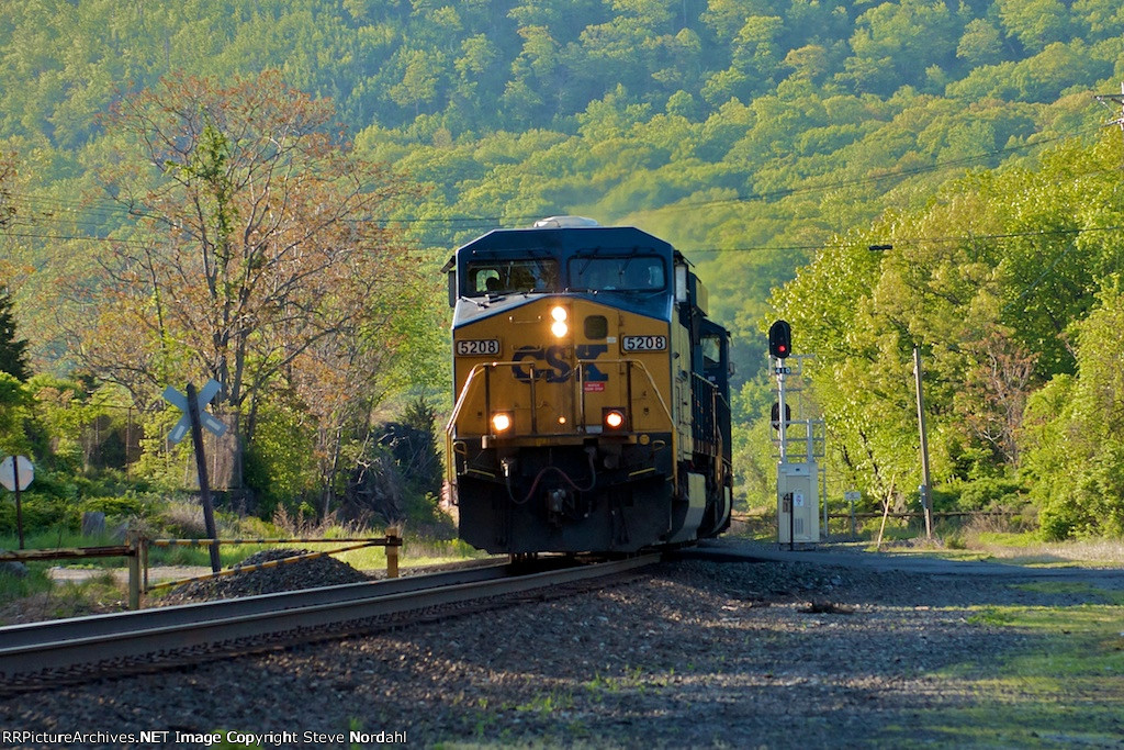 CSX Q163-12 at Iona Island on the CSX River Line