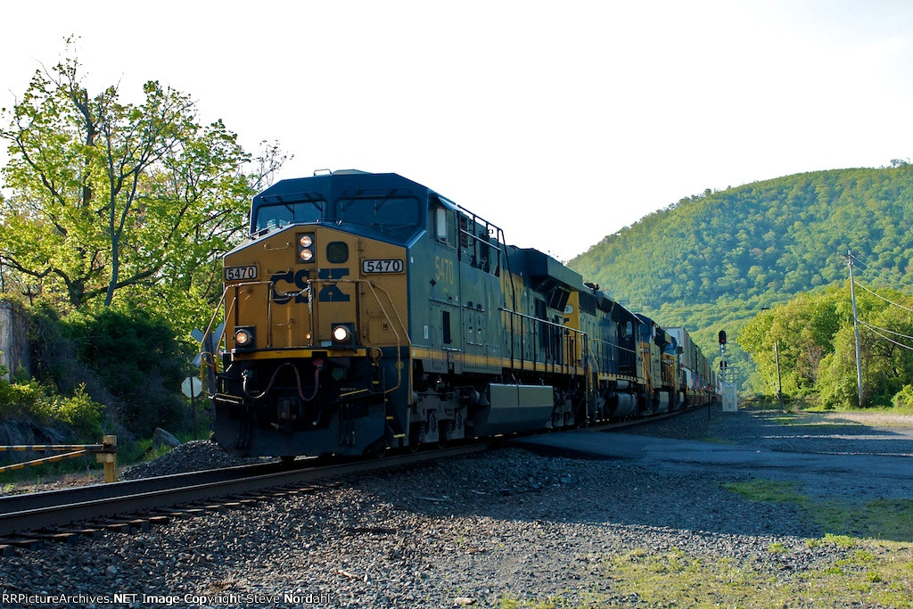 CSX Q167-12 at Iona Island on the CSX River Line