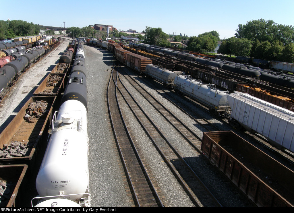 IHB Michigan Avenue Yard - center of yard view