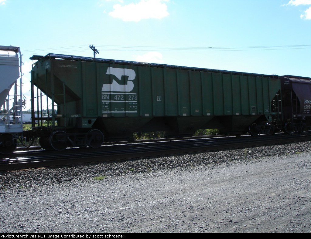 BN 472278 & BNSF 450349 Covered Hopper's EB