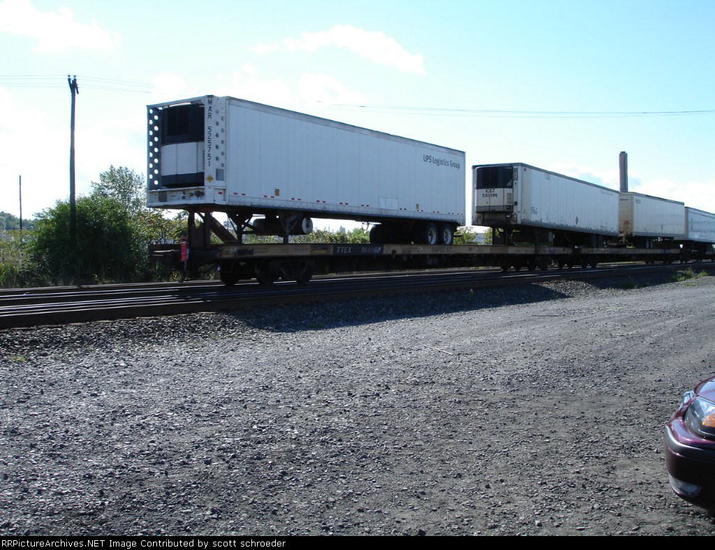 TTEX 161062 Flatcar w/ICEZ 530396 & MAR 525751 Trailers WB