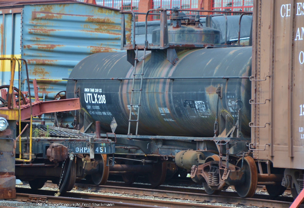 Journal box tank car.