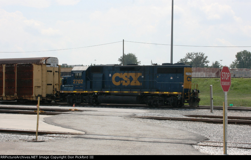 CSX 2704 - GP38-2