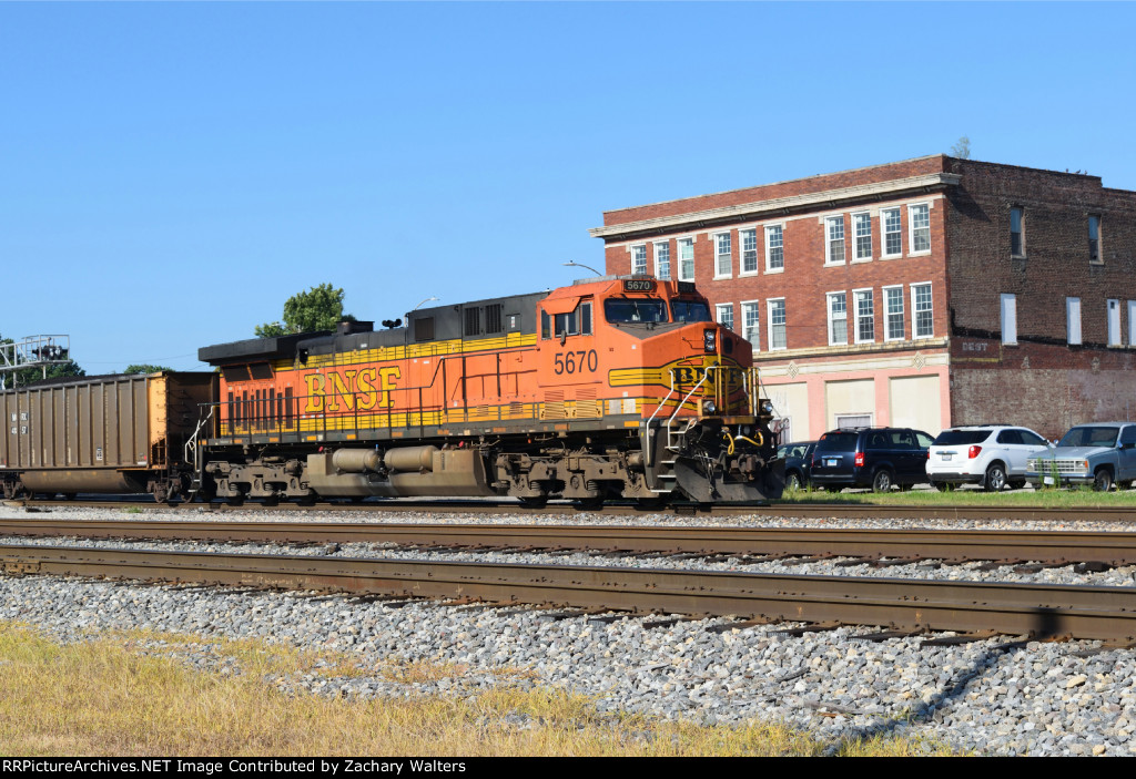 BNSF 5670