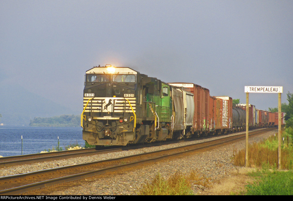 NS 8321, BNSF's St.Criox Sub.