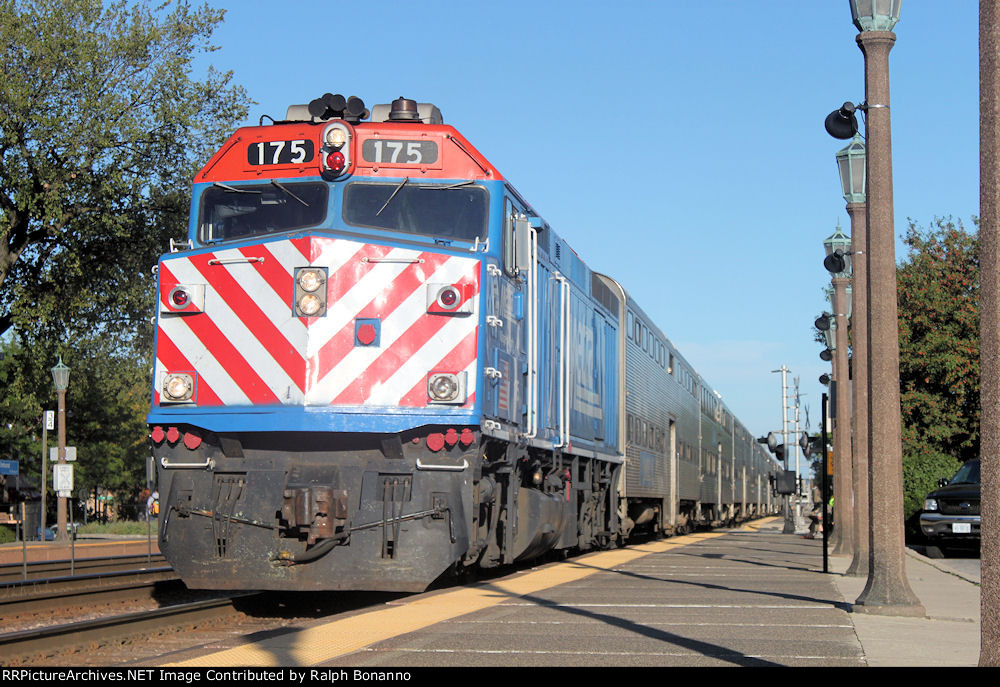 Metra F40PH # 175 eases to a stop as it makes its way west into the sun