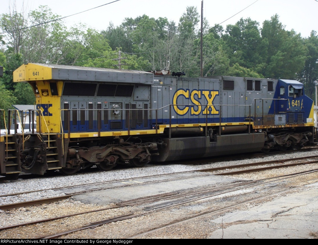 CSX 641 / AC60CW idling at the terminal