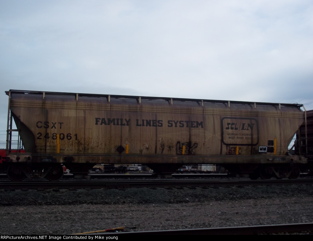 CSX grain car