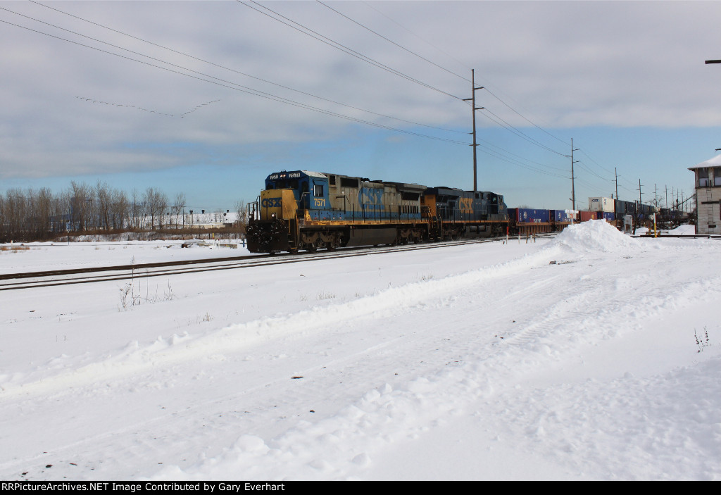 CSX 7571 and CSX 5426