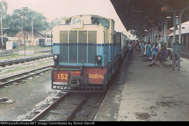 ZDM3 152 awaiting departure for Shimla