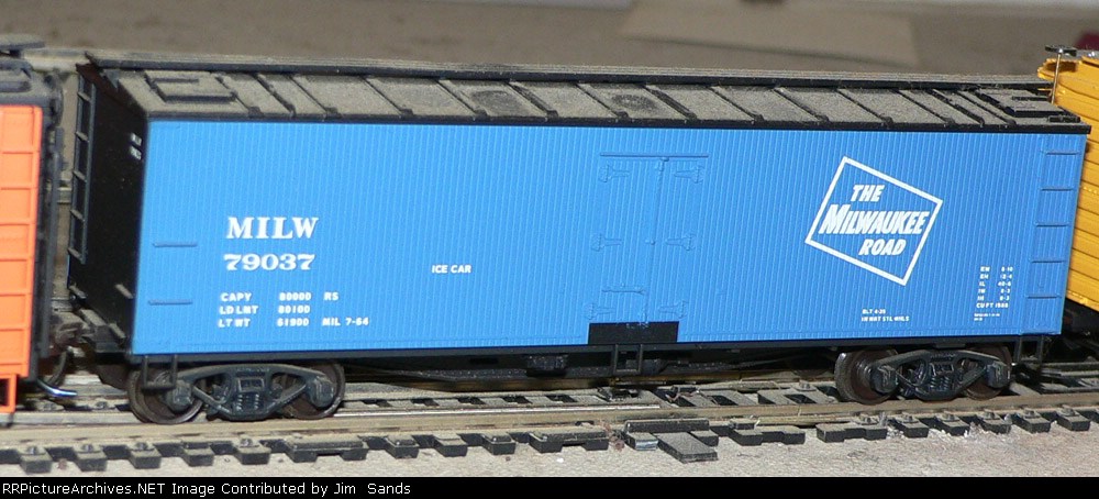 Milwaukee Blue Reefer for Ice Service