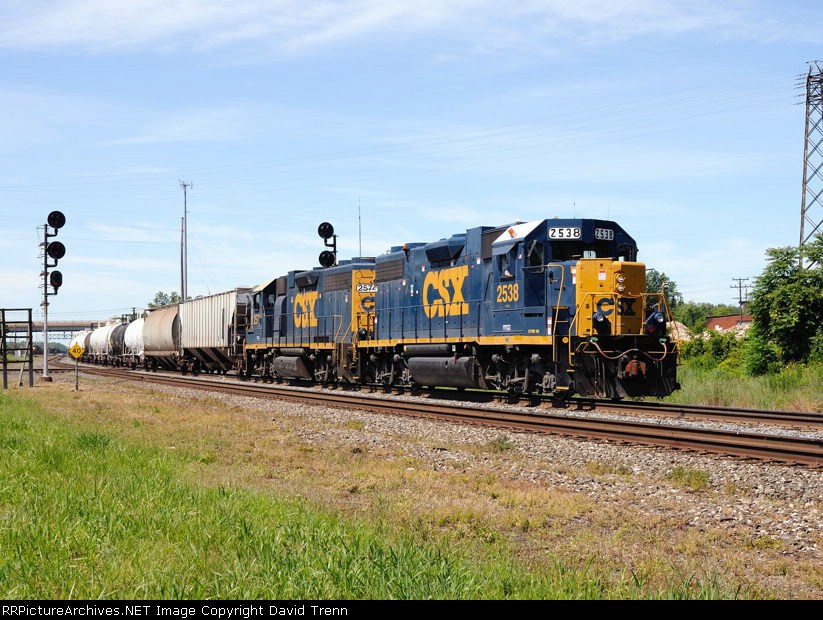 CSX 2538 & 2574 Power Eastbound CSX C718 at MP 127.9