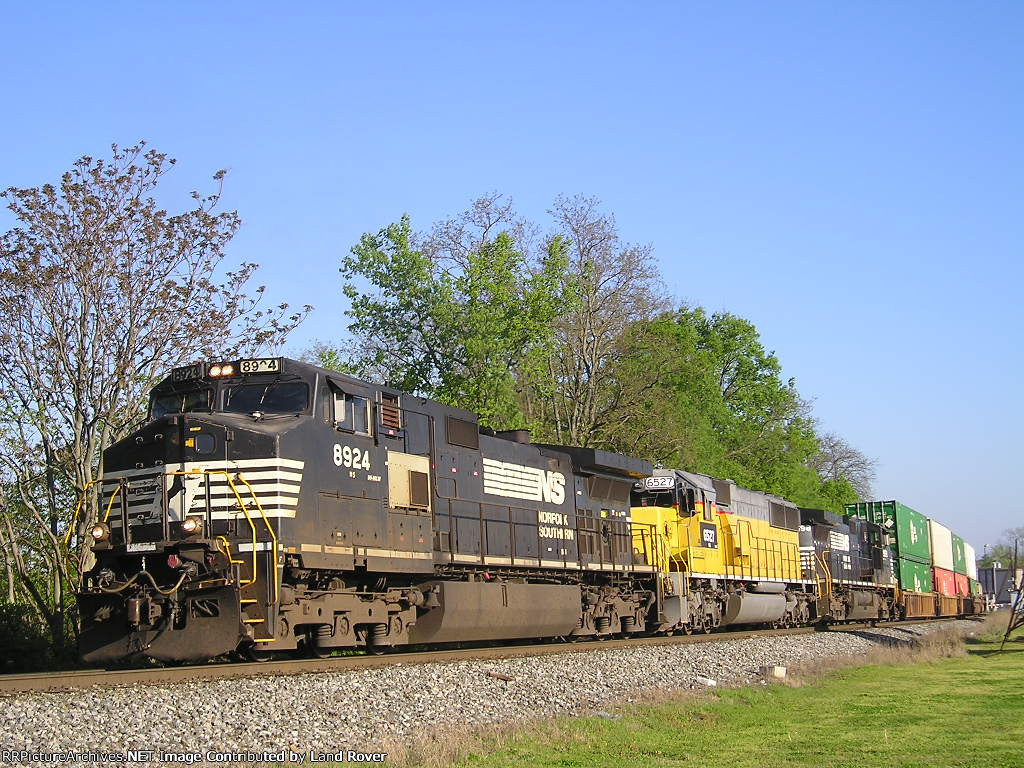 NS 8924 On NS 215
