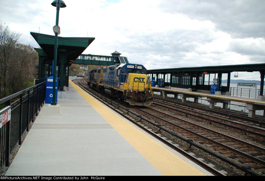 CSX 2740 Leads B739
