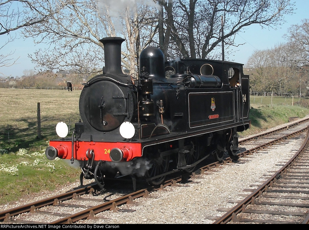 O2 0-4-4T 24 Calbourne running round
