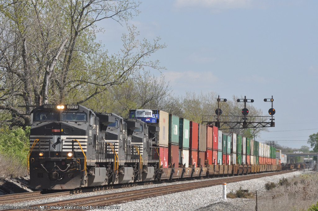 NS 8991 On NS 282 Northbound