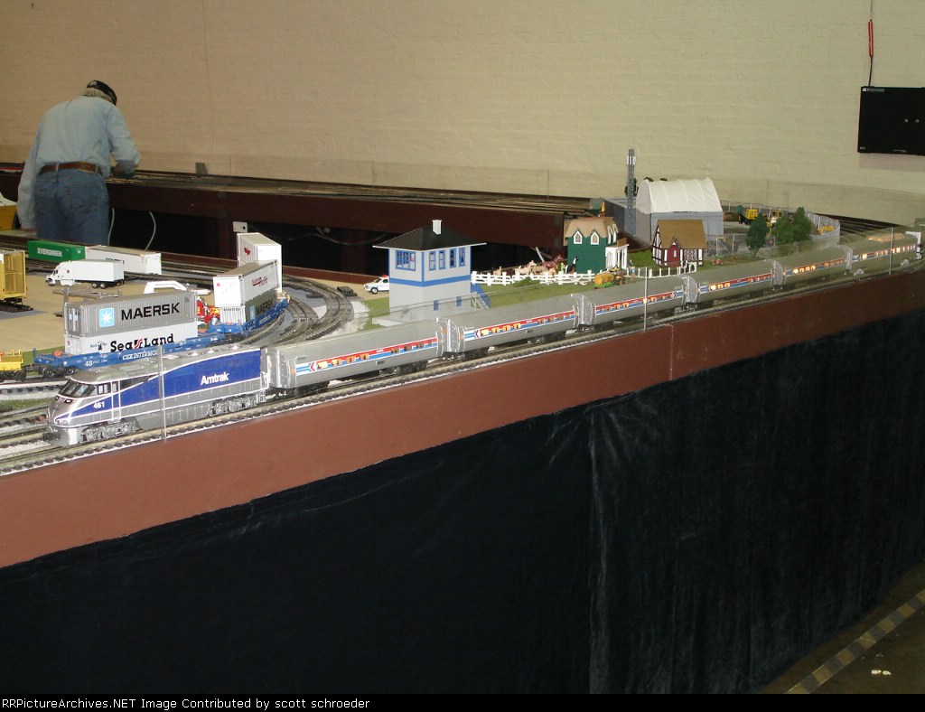 AMTK 461 (F59PHI) w/5 coach cars & 1 dome car. Stack train getting ...