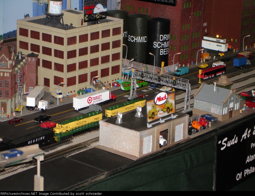 RDG 7601 & RDG 7602 (SD45) have the green