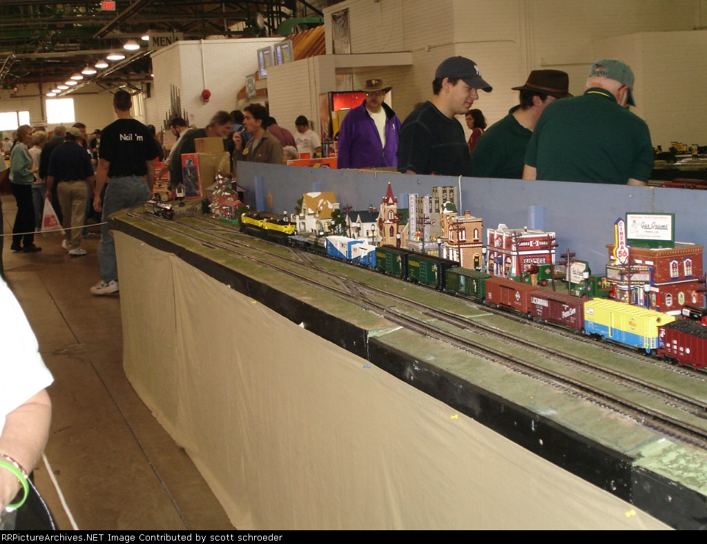 NYSW 4002 & NYSW 4004 (B40-8) lead there mixed freight