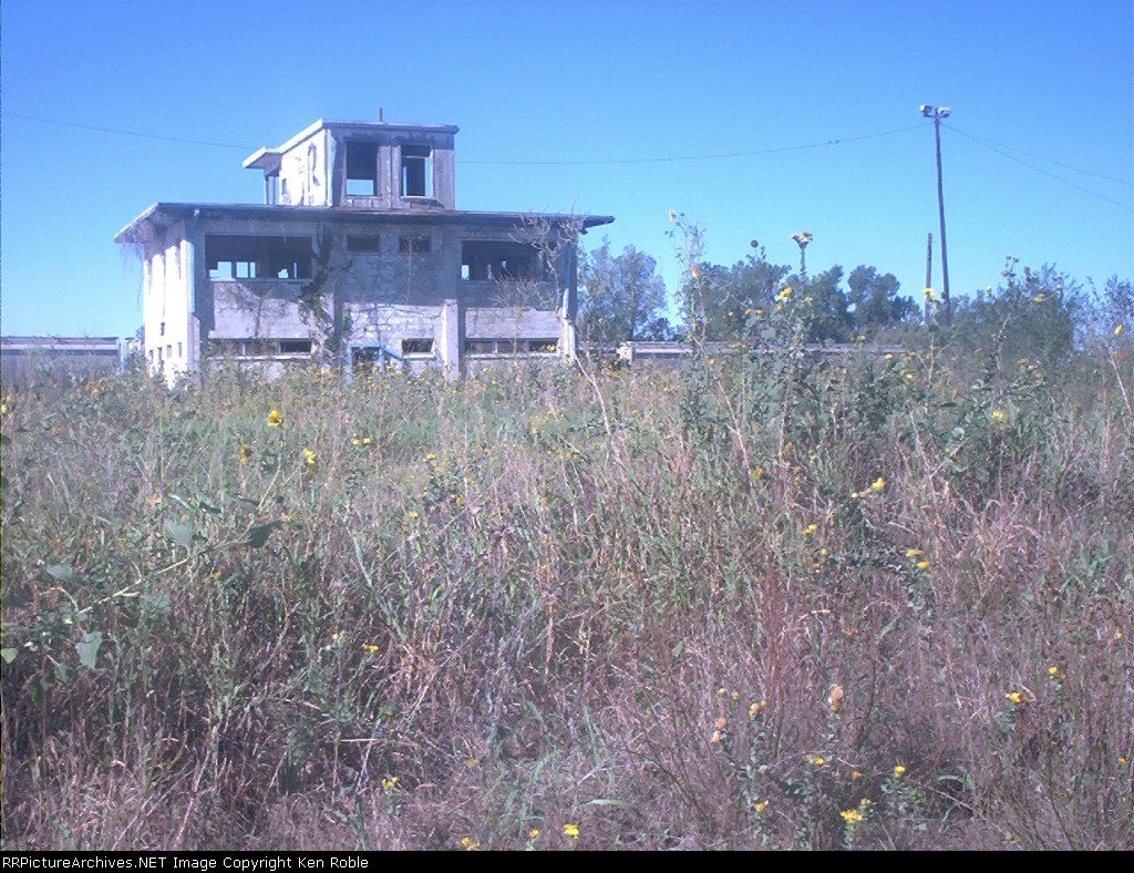 Rear view of the RI tower.