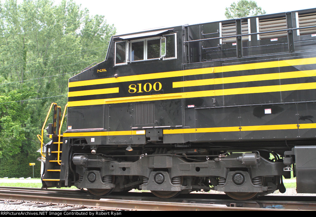 NS 8100