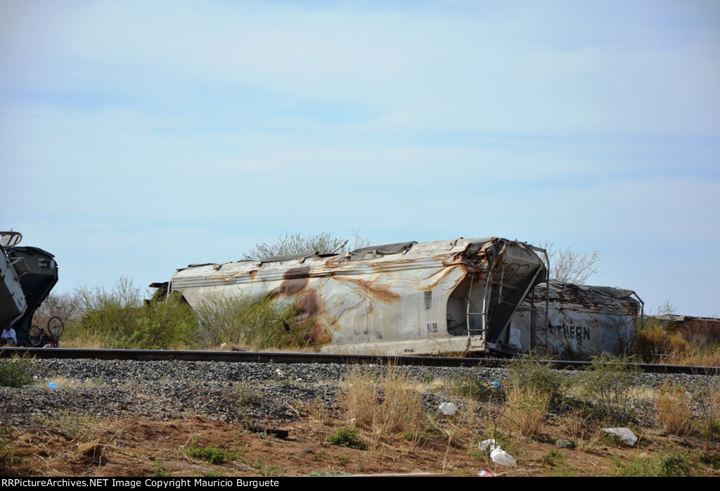 SP Covered Hopper crashed