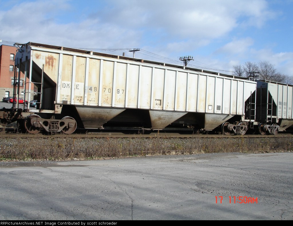 DME 487097 Covered Hopper WB