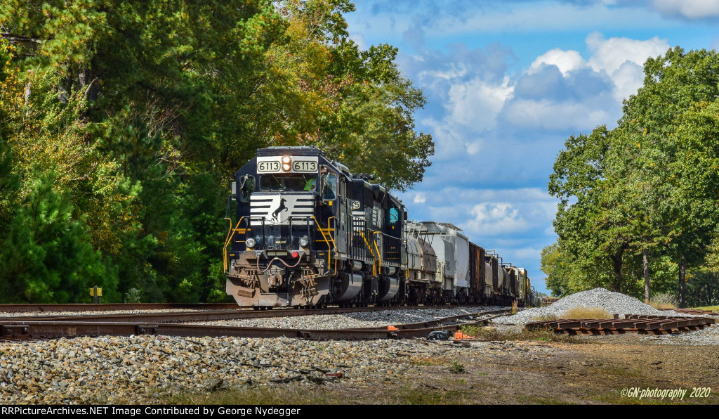 NS 6113 waiting for another freight train