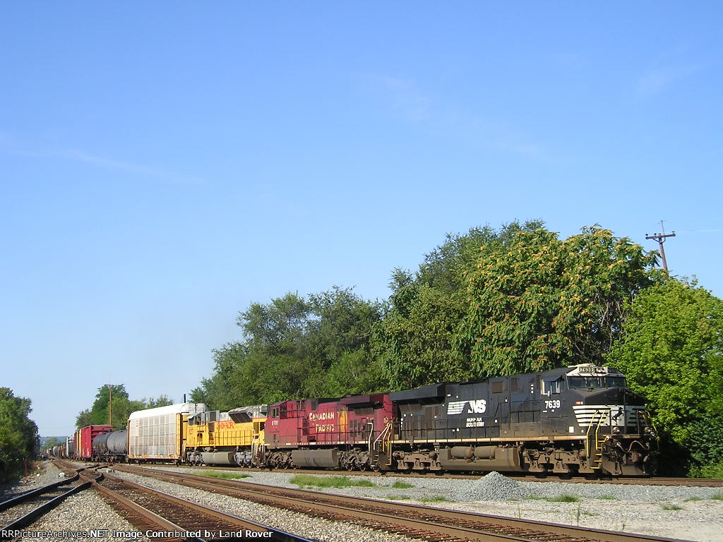 NS 7639 On NS 142 Westbound