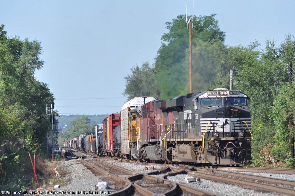 NS 7639 On NS 142 Westbound
