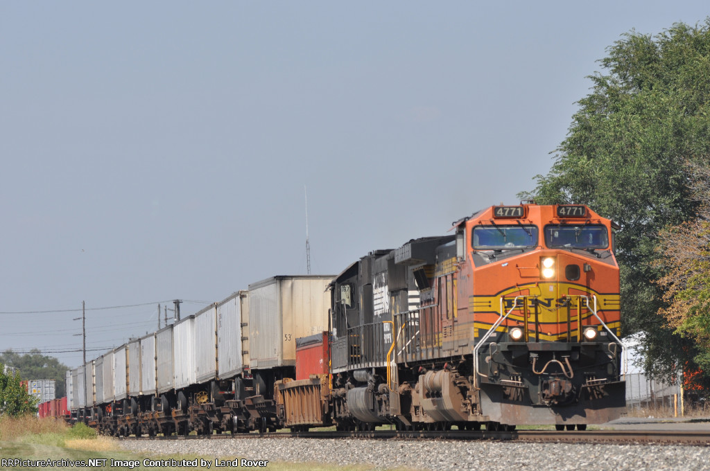 BNSF 4771 On NS 25 A Eastbound