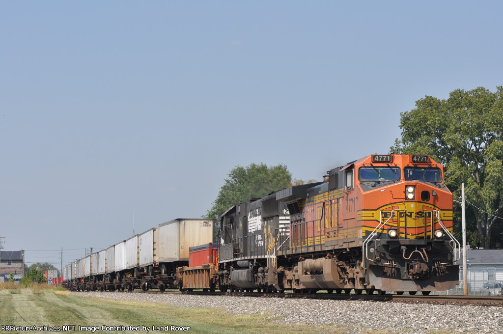 BNSF 4771 On NS 25 A Eastbound
