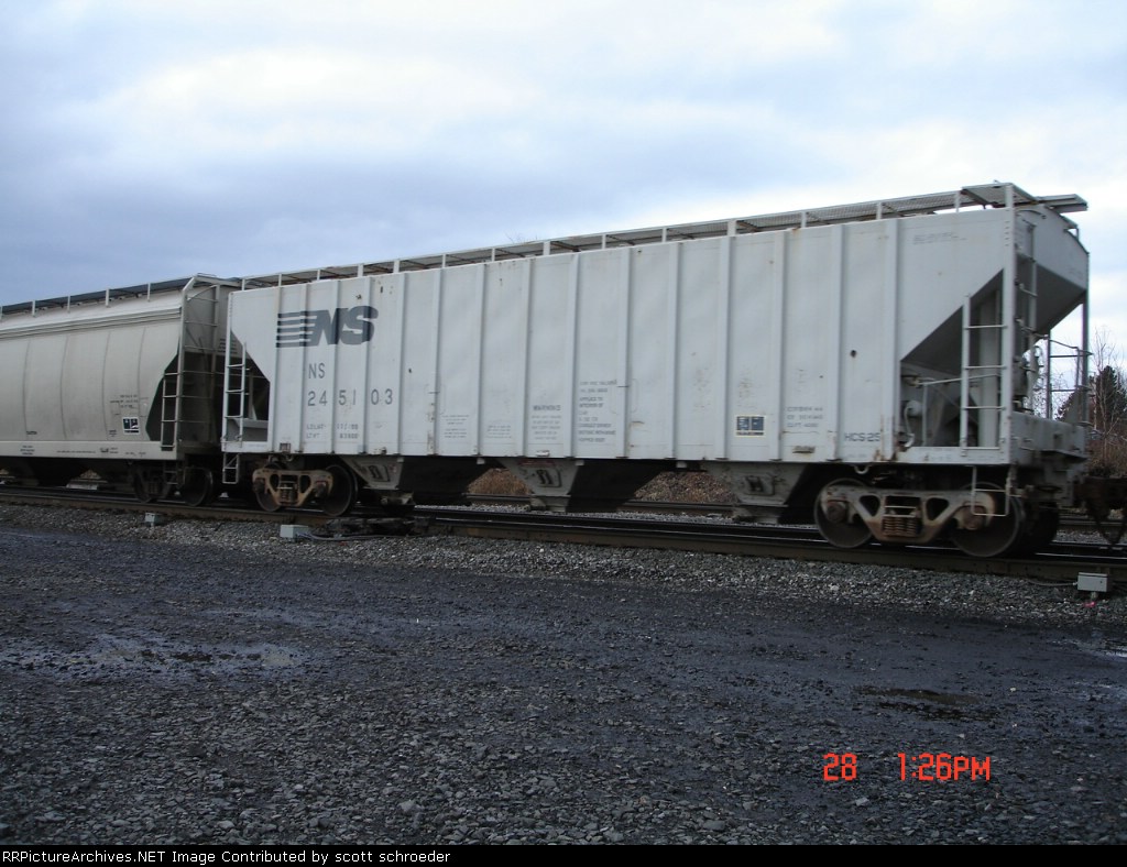 NS 245103 Covered Hopper EB