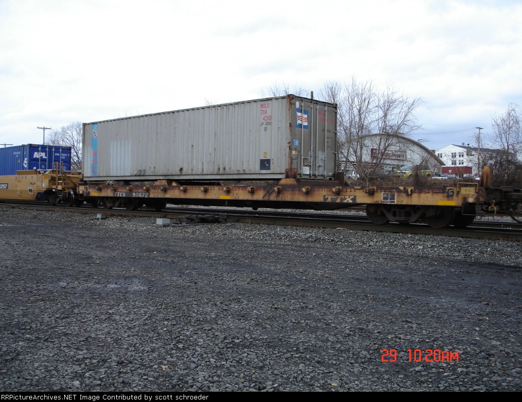 TTCX 90672 Flatcar W/MOLU Container 7044768 WB