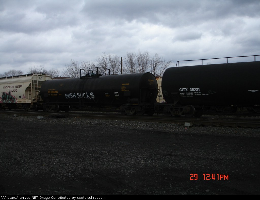 UTLX 660459 Tankcar & WW 7100 Covereo Hopper EB