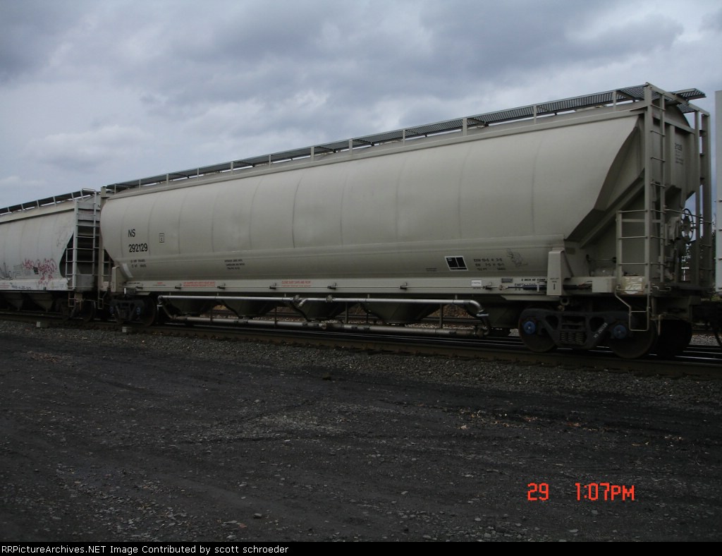 NS 292129 Covered Hopper EB