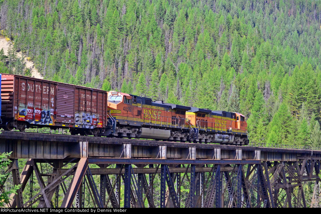 BNSF 4977.