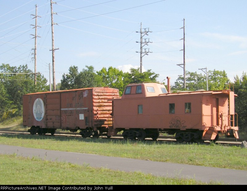 Ann Arbor boxcar & caboose
