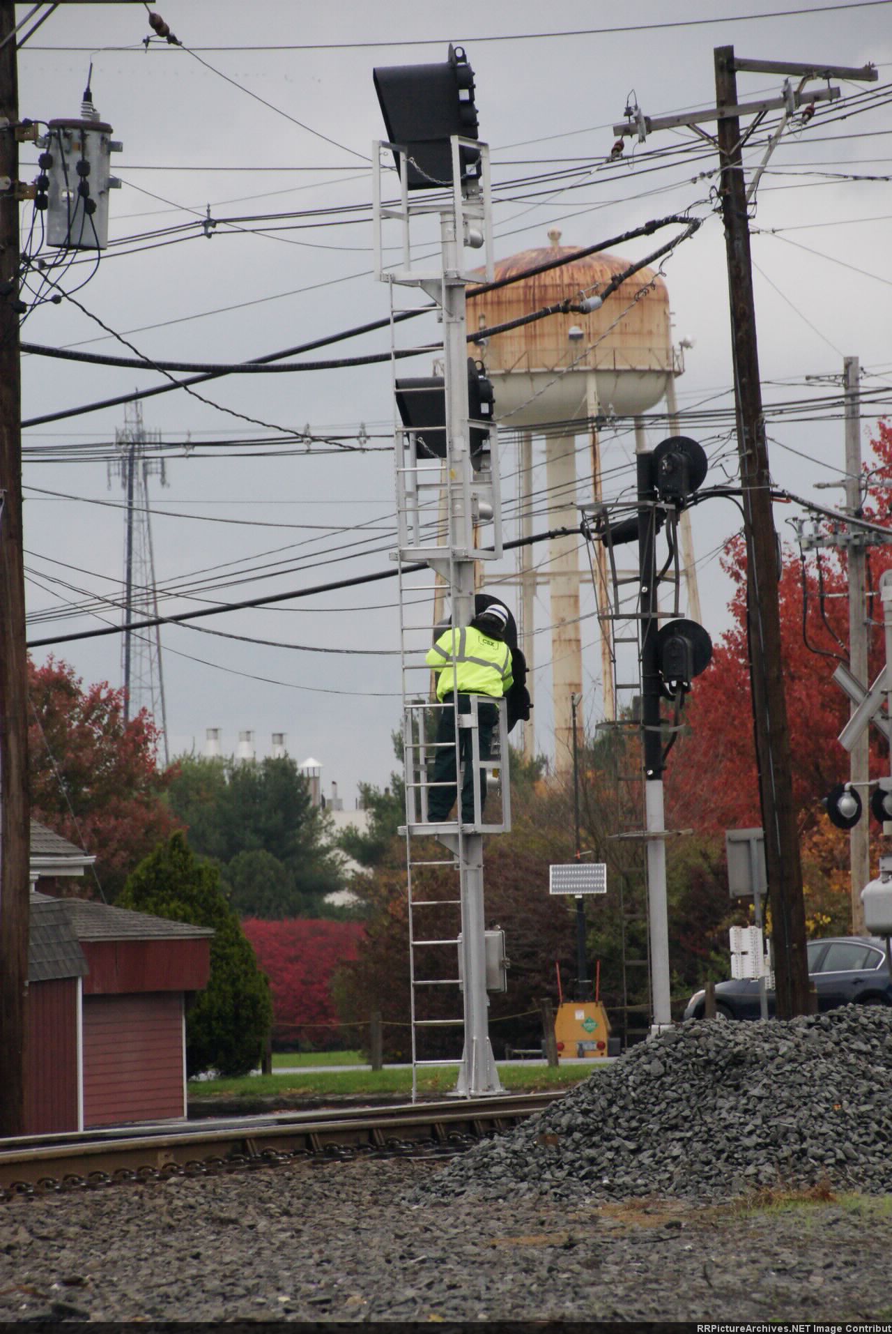 CSX crews installing "Darth Vader style" signals at QRCP 90.