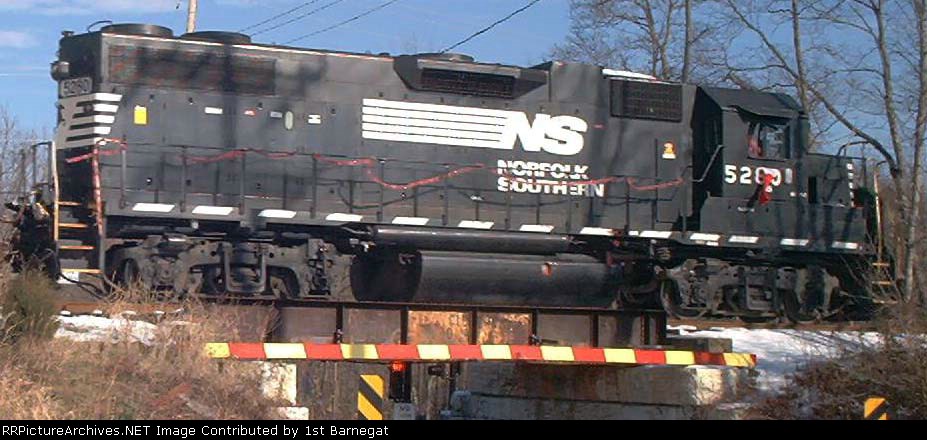 Closeup of NS 5280 as it leads the Santa Train over Wemrock Road
