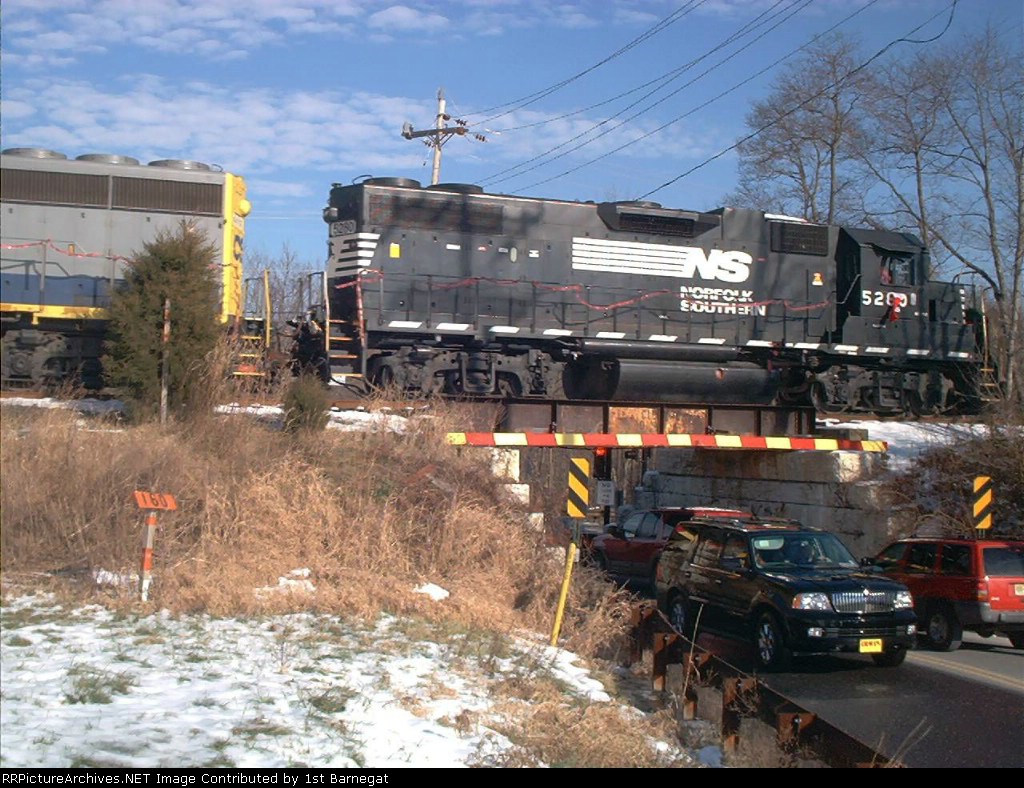 NS 5280 leads the Santa Train